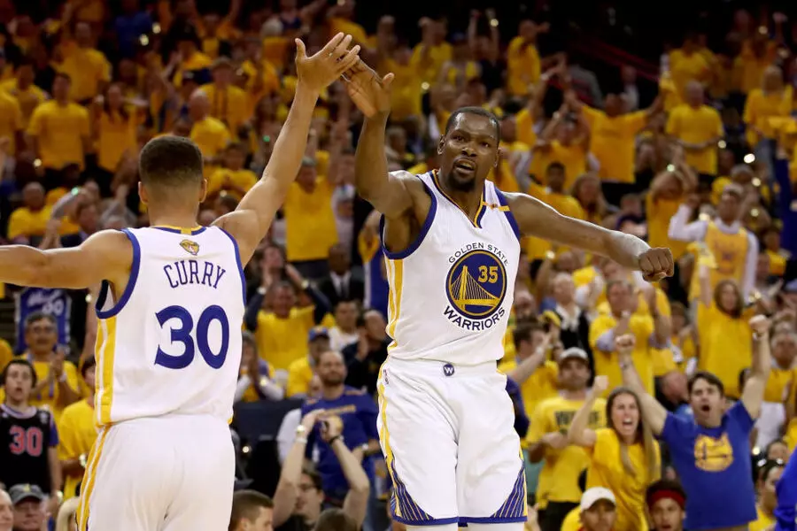 A Golden State Warriors Agulitsa Ziphaso Zamipando Yaumwini Pamalo Awo Atsopano 5401_1