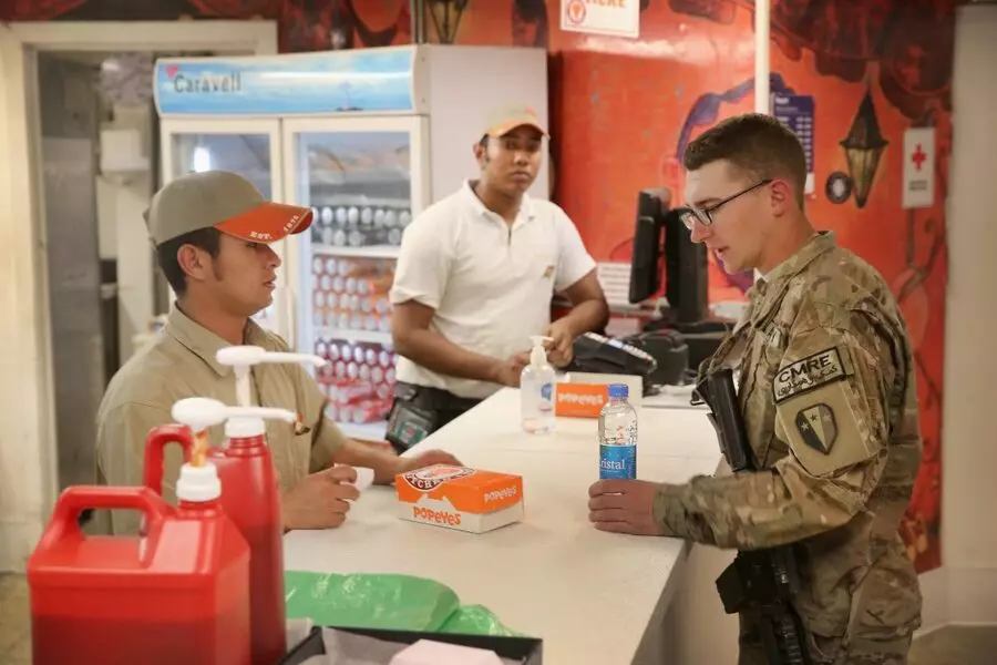 Народження в бідності не завадило засновнику Popeyes заробити 400 мільйонів доларів швидкого харчування 6710_1