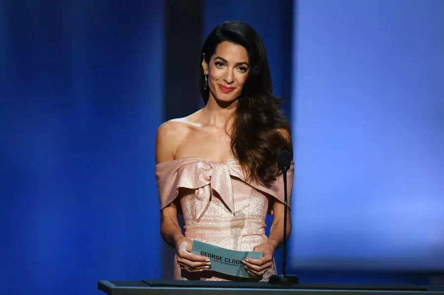 Amal Clooney Čistá hodnota 704_1