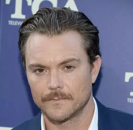 Nilai Bersih Clayne Crawford