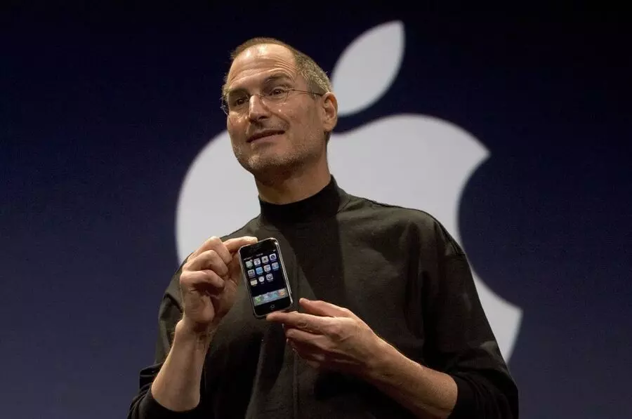 Hvor rik ville Steve Jobs vært i dag når Apples børsverdi overstiger 3 billioner dollar? 8161_1