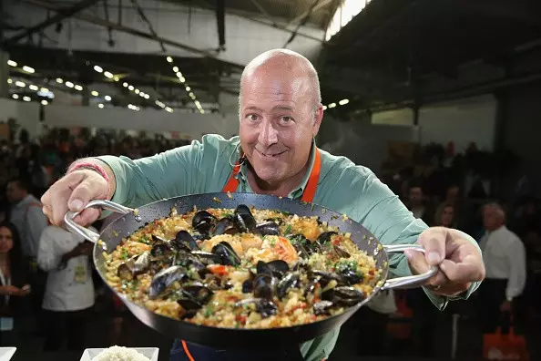 Kekayaan Bersih Andrew Zimmern