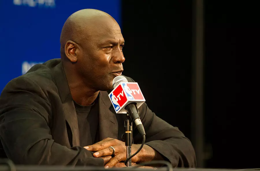 Un par de zapatos desgastados por el juego de Michael Jordan se venden por un récord de $ 190,373 en subasta 8585_1