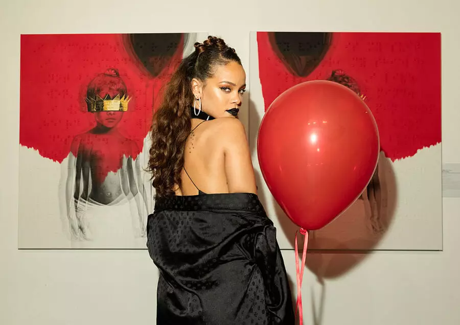 Ụgbọ ala Rihanna: nnukwu onyinye maka onye na-adịghị ahụ ọnụ 8704_1