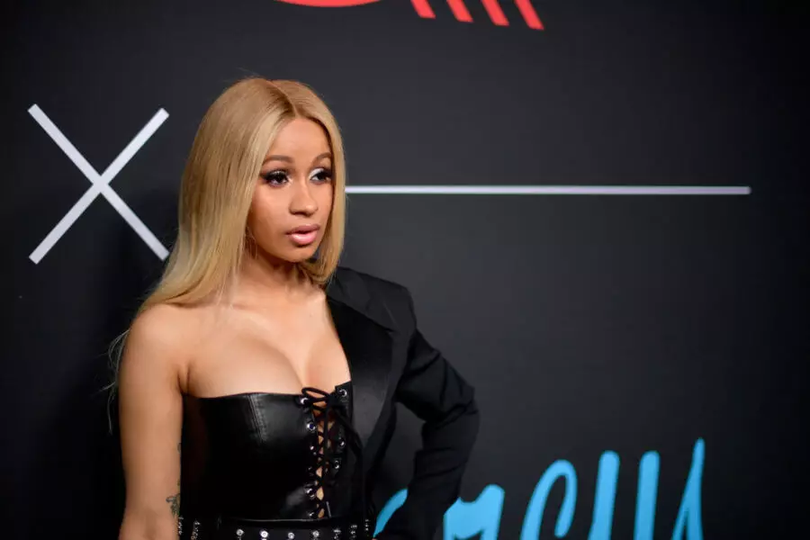 Cardi B的前经理以1000万美元起诉她 9355_1