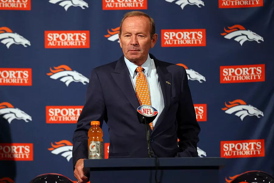 Net jei „Denver Broncos“ parduoda už 5 milijardus dolerių, Patas Bowlenas beveik prieš 40 metų padarė BLOGAI investiciją 9454_1