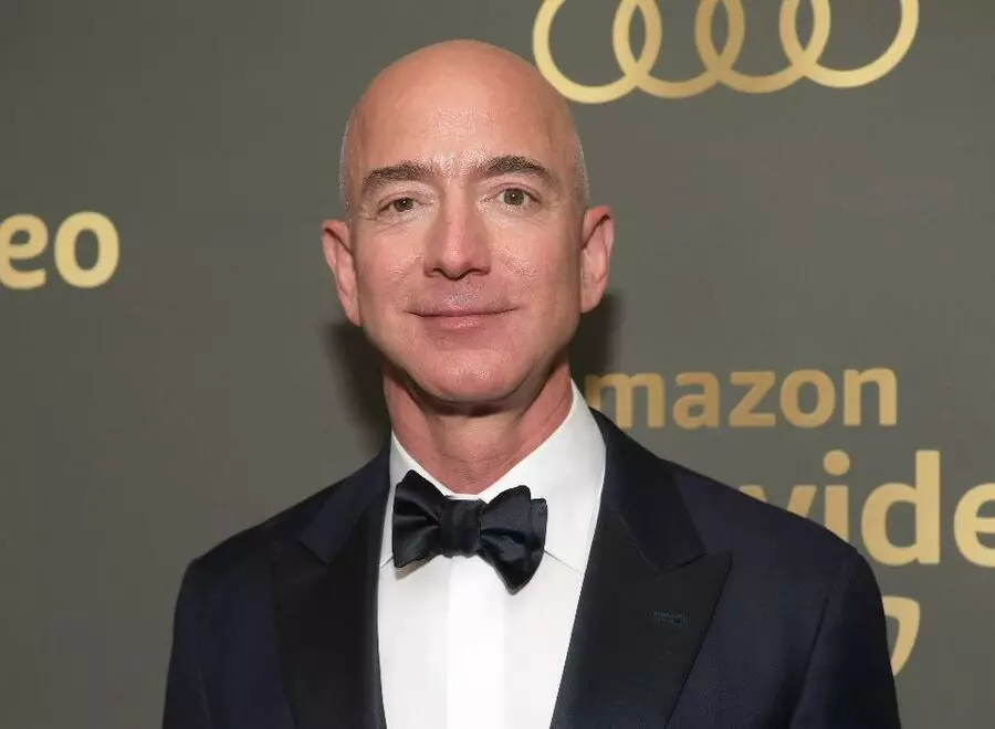 Hadii Jeff Bezos aanu waligii furin, maanta waxa uu ku kici lahaa in ka badan $200 bilyan oo ay ugu mahad celinayso qiimaha saamiga ee Amazon. 9560_1